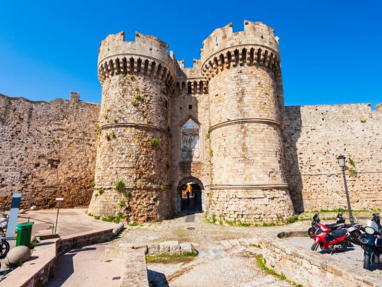 What is the history of the Knights of St. John of Rhodes? - Old Town Rhodes